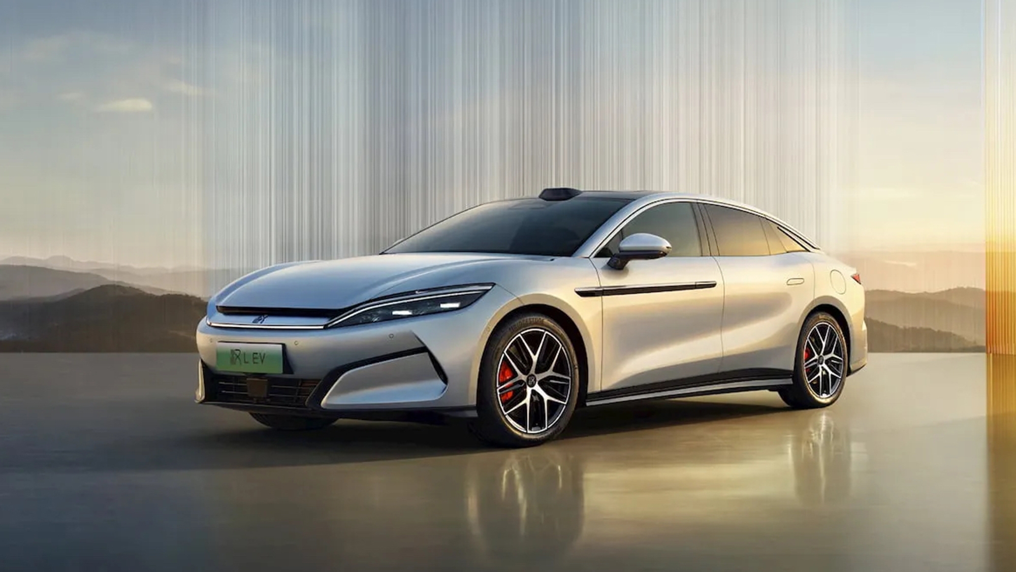 BYD revoluciona la carga: Han y Tang eléctricos recargan 400 km en 5 ...
