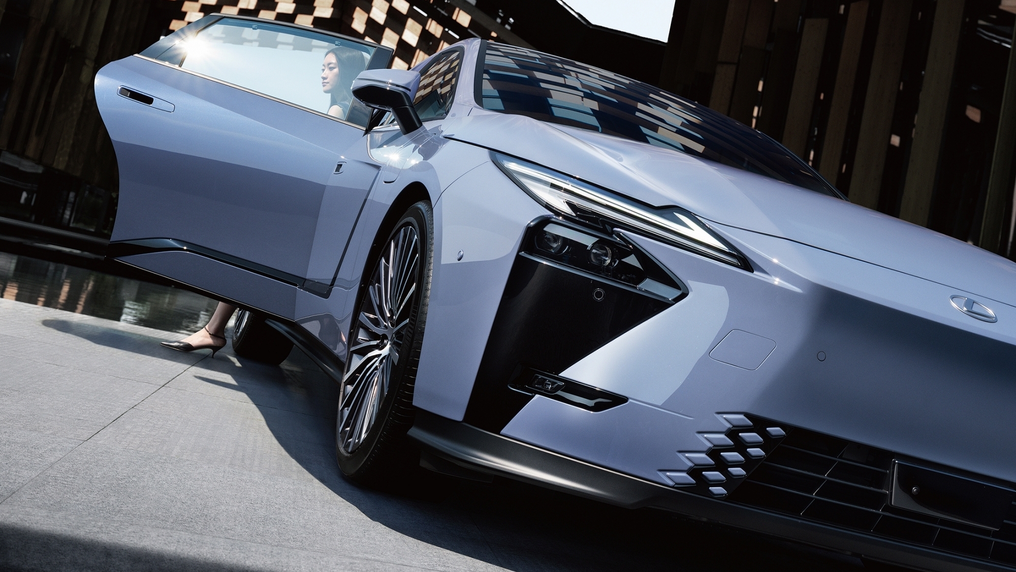 Lexus pone en apuros a Tesla con un nuevo rival de gran autonomía para ...