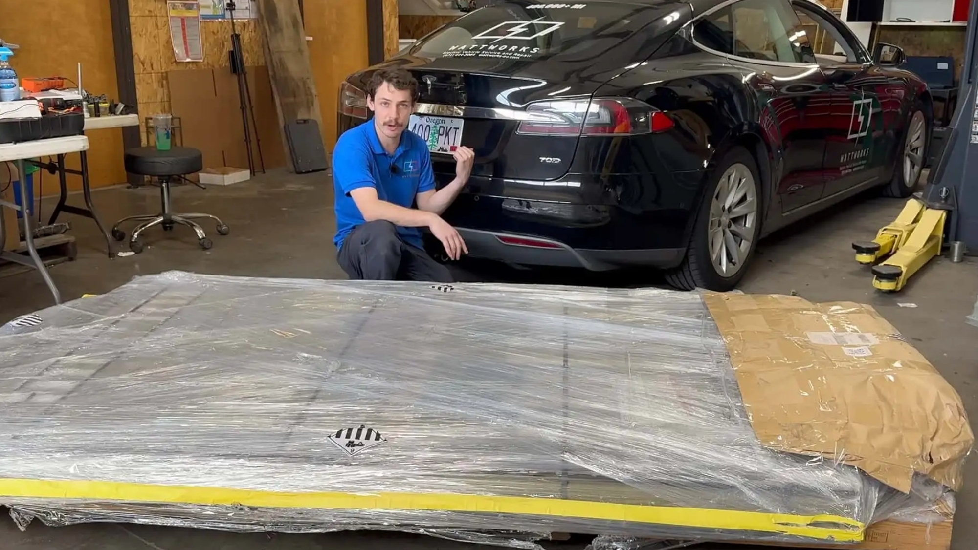 Este Model S ha ido y vuelto a la luna dos veces, pero ahora tiene más ...