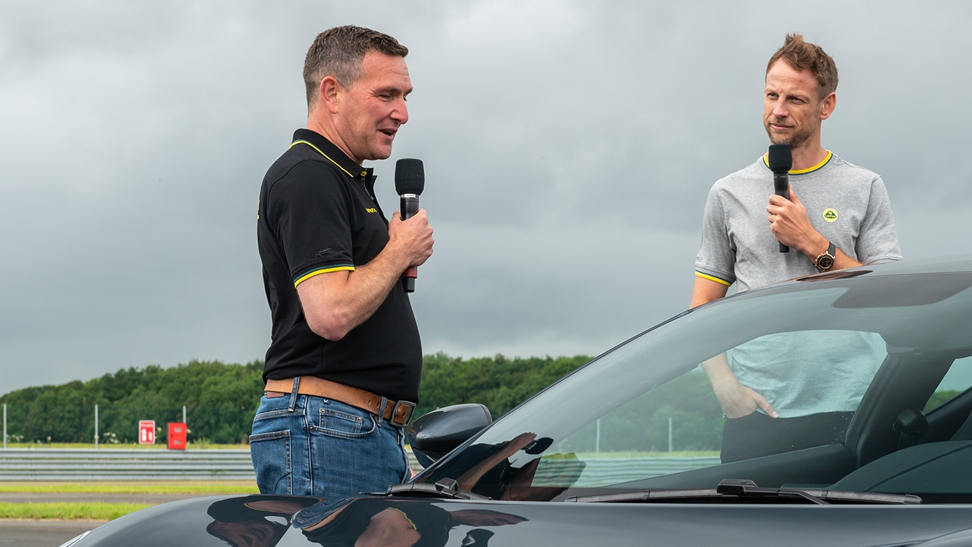 El CEO de Lotus visualiza una mecánica híbrida para su deportivo más ...