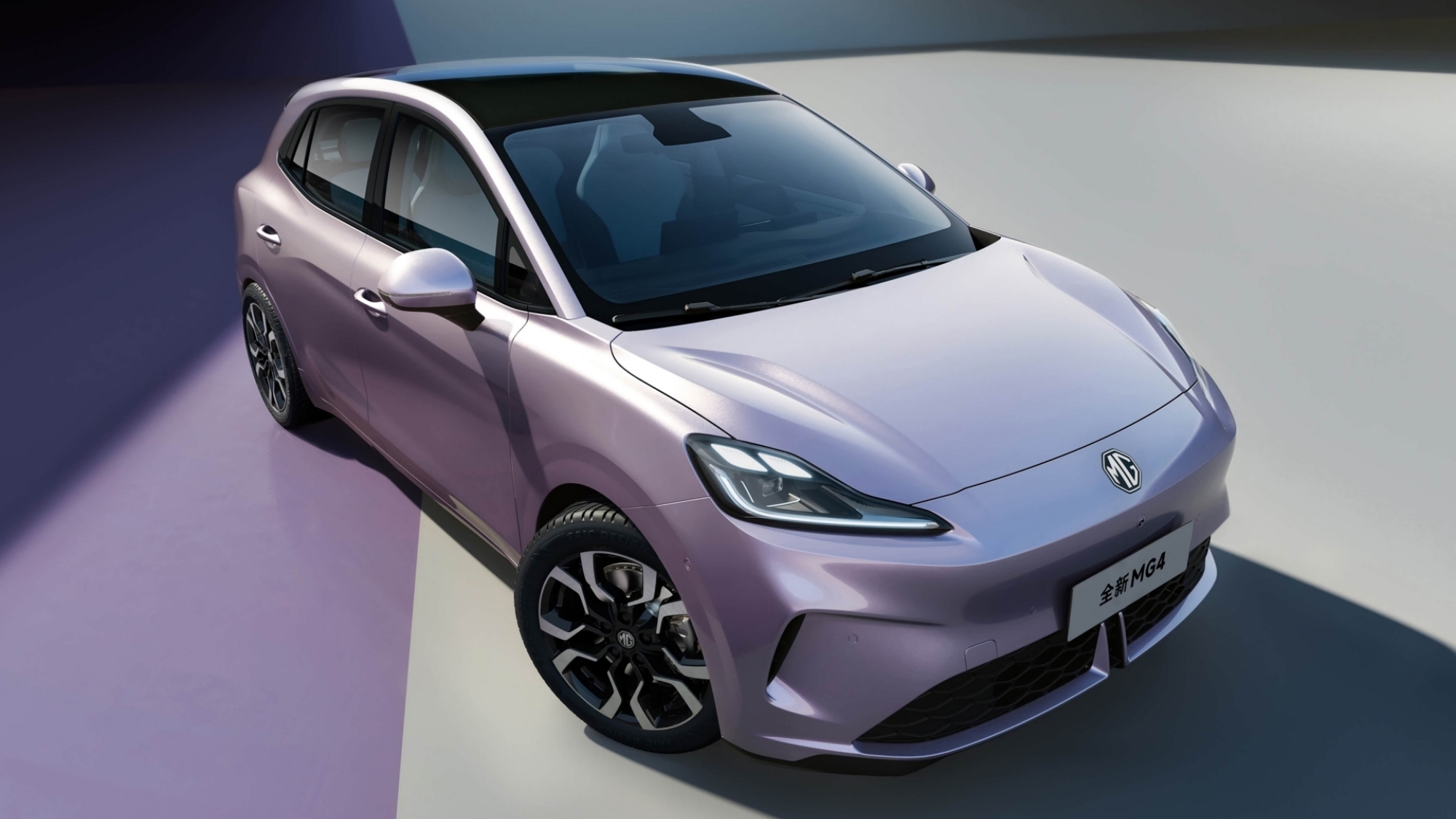 MG presenta un nuevo MG4 con muchas mejoras y la sorpresa de una batería de estado semisólido