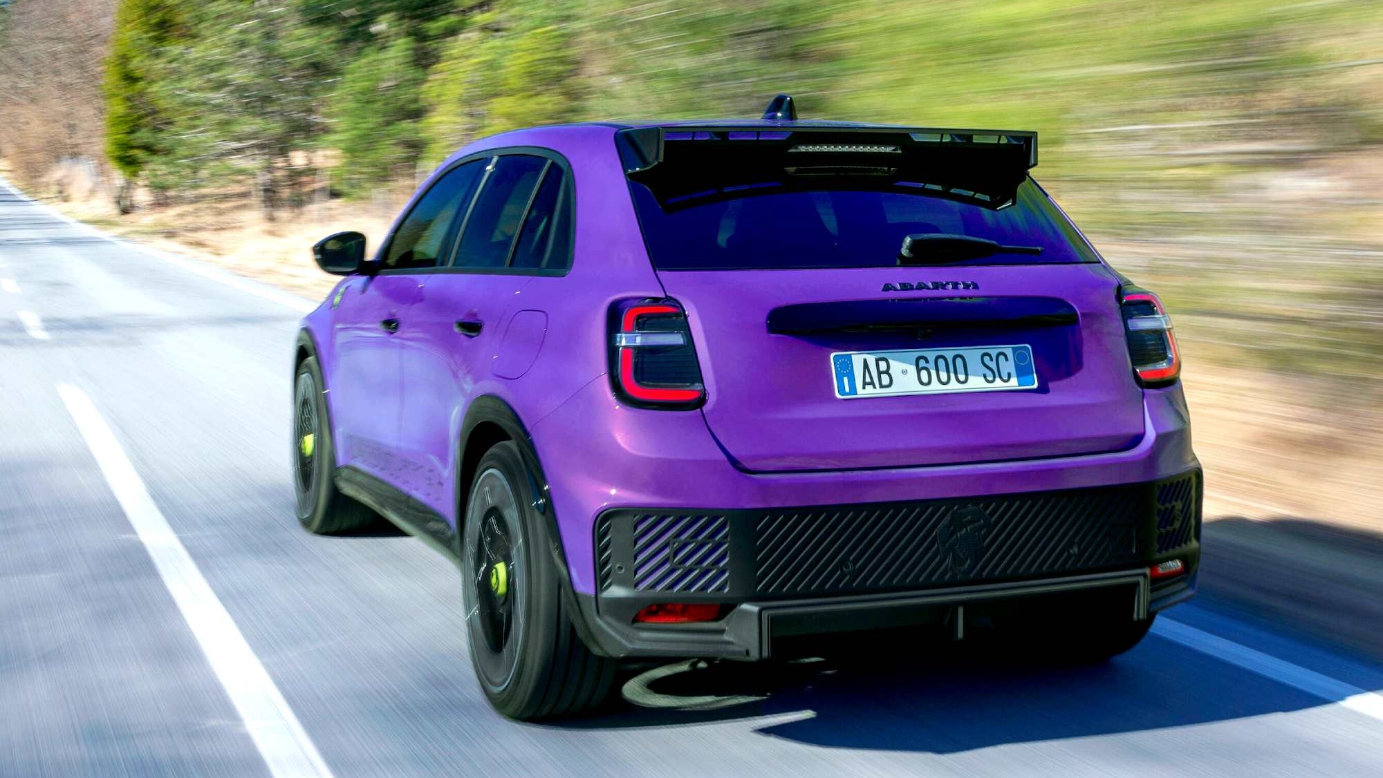 El modelo más potente de la historia de Abarth es un SUV eléctrico con ...