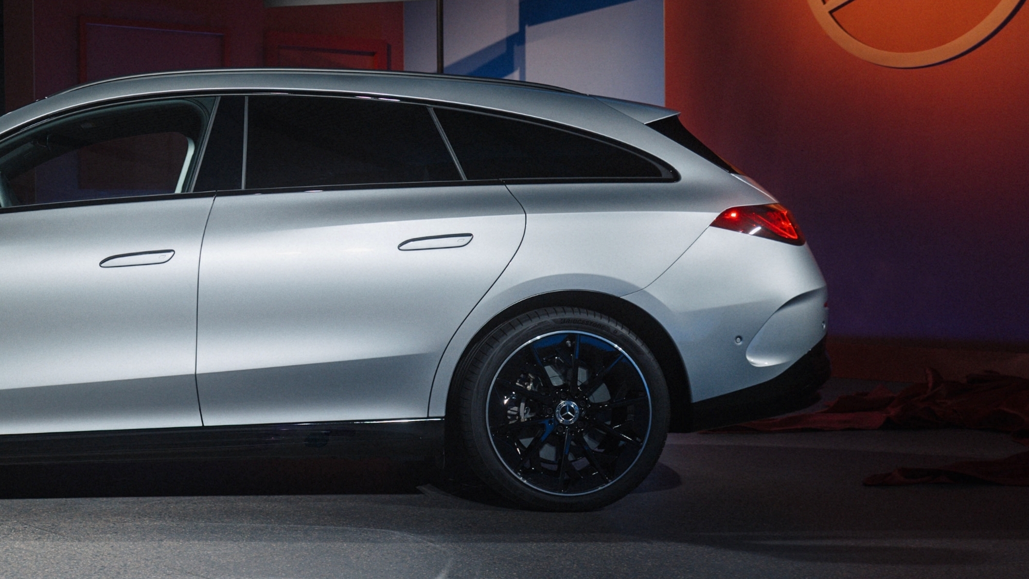 Mercedes presenta su primera ranchera eléctrica con 455 litros de ...