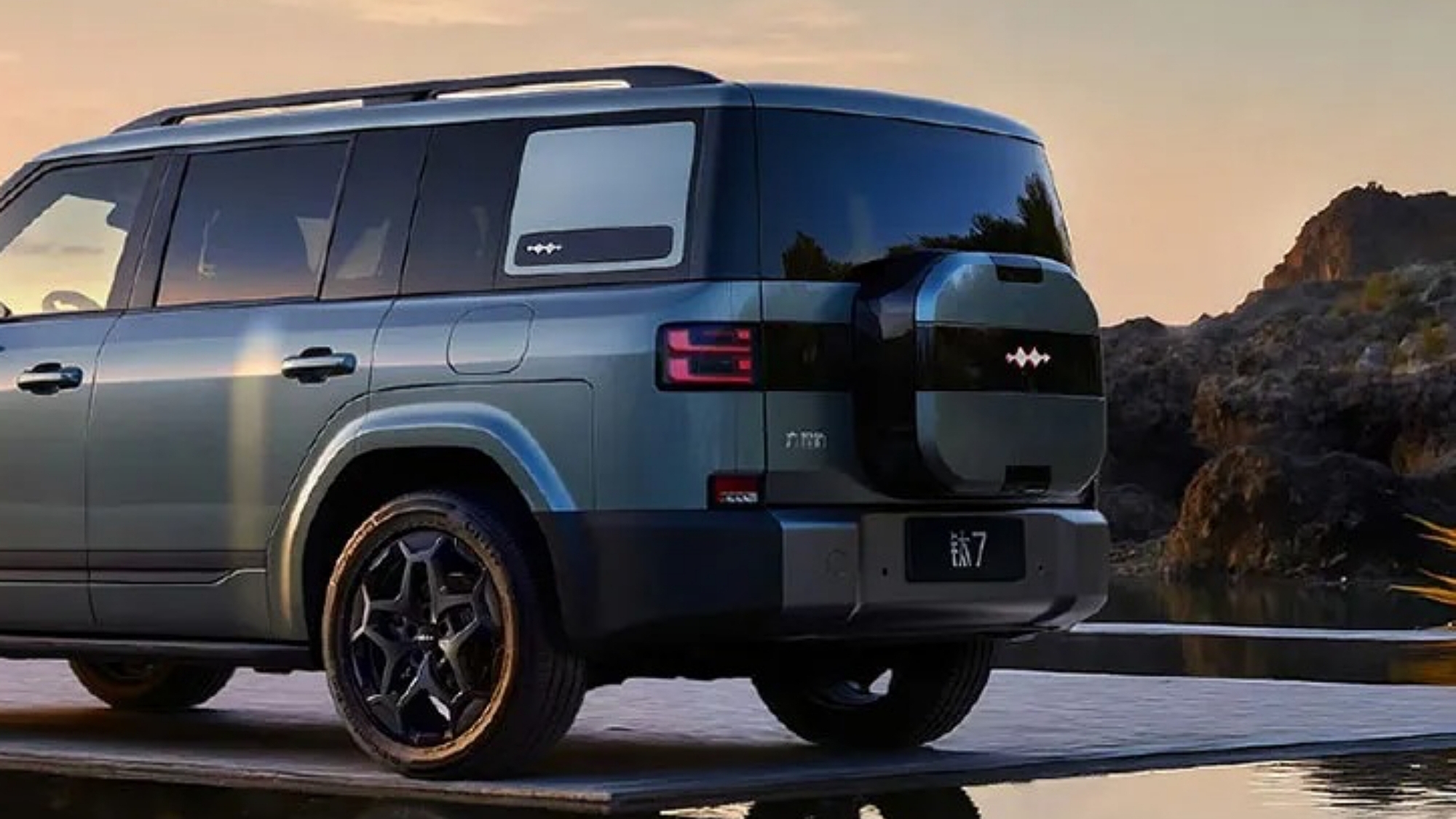 La marca menos conocida de BYD lanza su propio Land Rover Defender PHEV ...