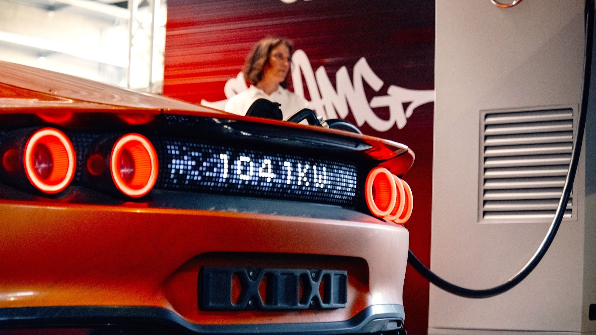 ¡Increíble! El coche de los récords de Mercedes recarga 125 km en sólo un minuto, superando a BYD