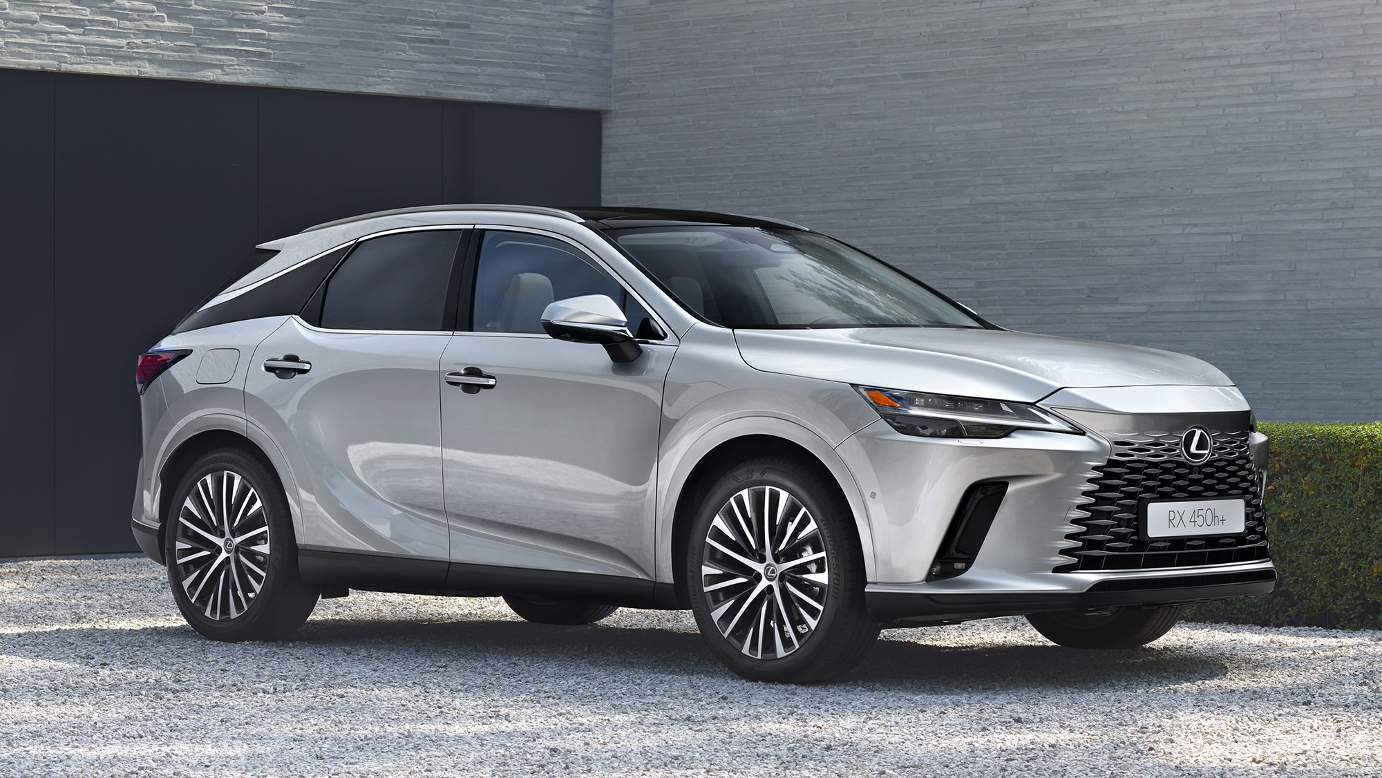 Lexus RX 450h+ (versión 2025): Precio, medidas, motor, interior y maletero