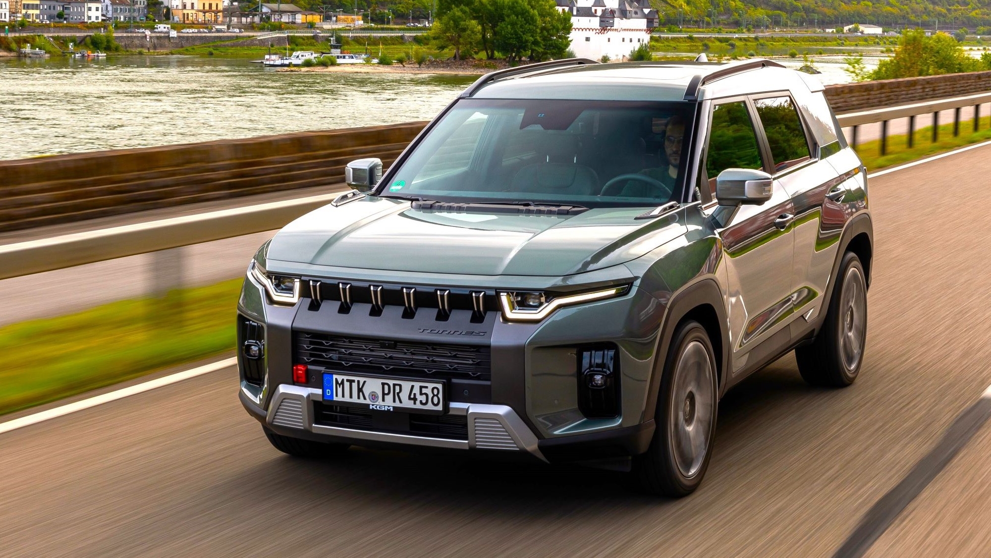 1.280 km de autonomía, motor con tecnología BYD y más barato en España que el MG HS: probamos el ...