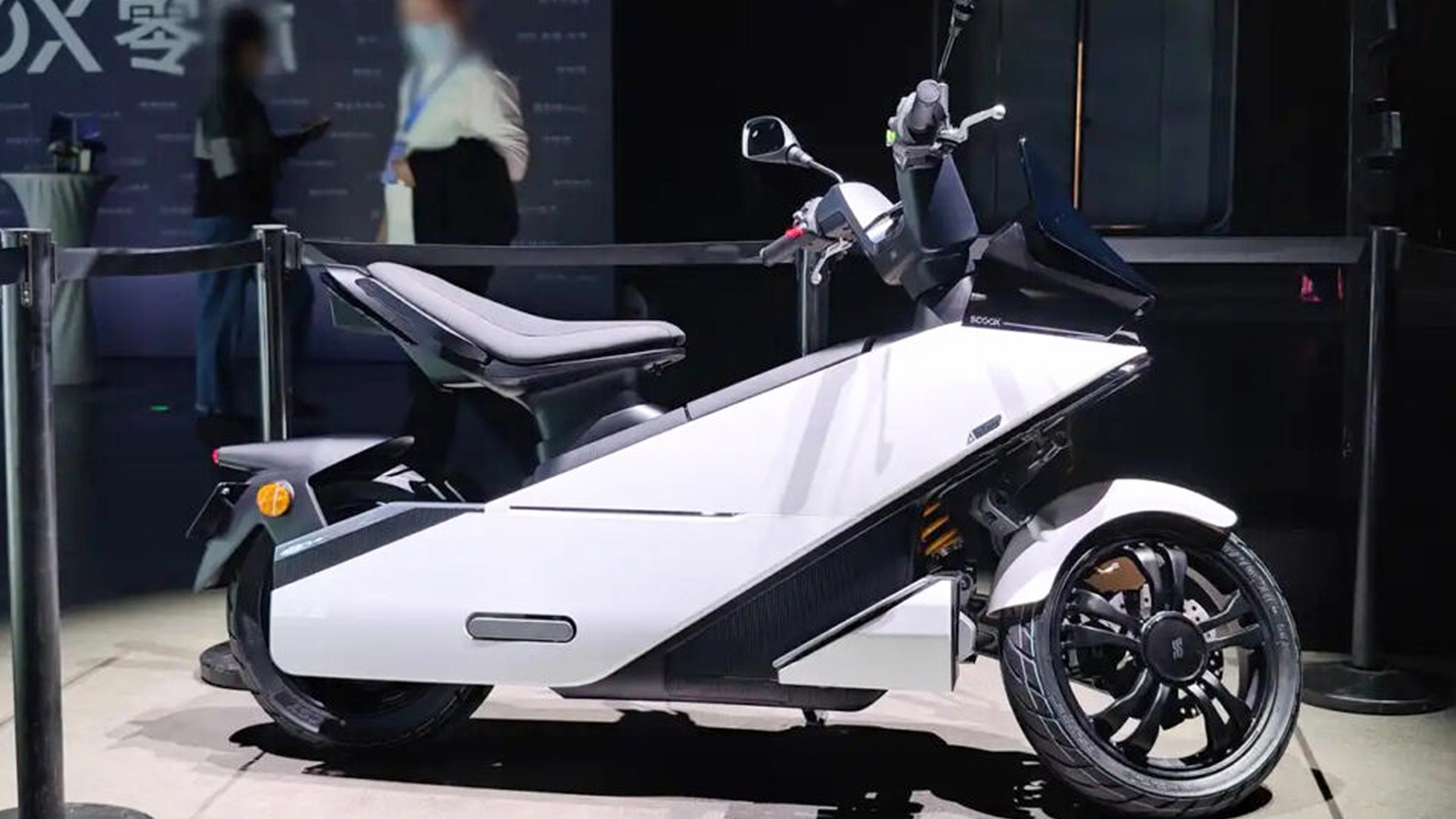 Scoox Zero X7: el scooter eléctrico compacto de diseño más extraño
