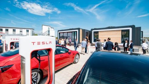 bk World abre su primera estación de servicios en un Supercharger de Tesla