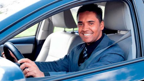 Tener coche propio cuesta menos que alquilar un vehículo con conductor