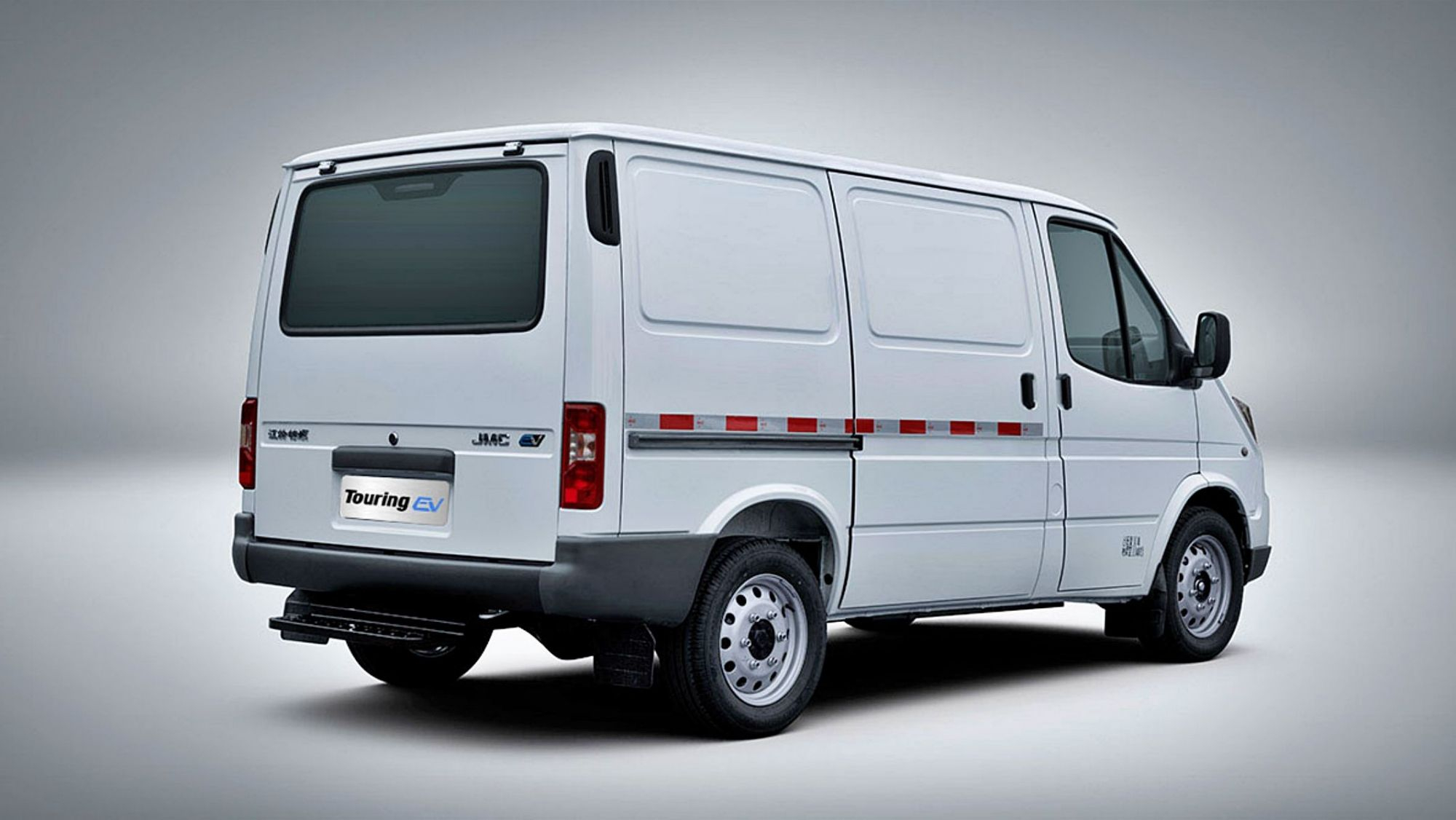 Furgoneta JMC Touring EV: estilo clásico y tecnología moderna inspiran su diseño