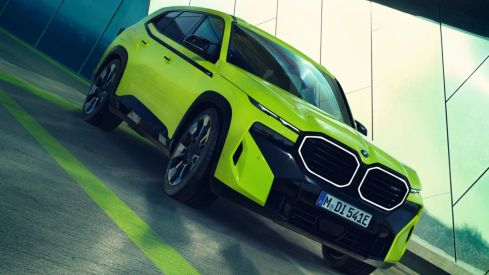 BMW presenta discretamente el XM 50e, la versión de acceso con 475 caballos