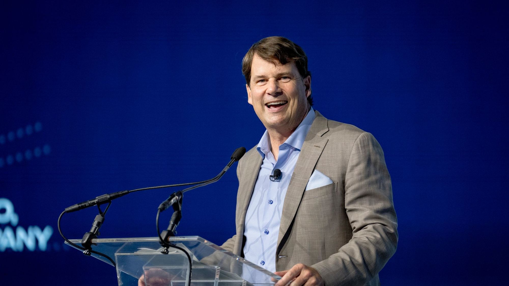 Farley, CEO de Ford: La paridad de costes con coches eléctricos no ...