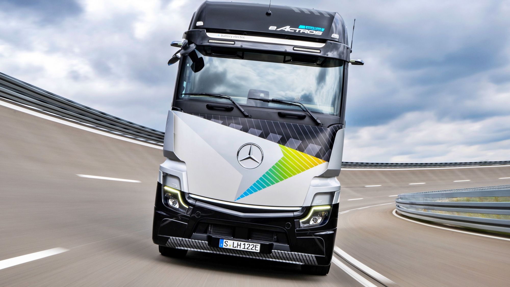 Mercedes-Benz eActros 600: el camión eléctrico de larga distancia con ...