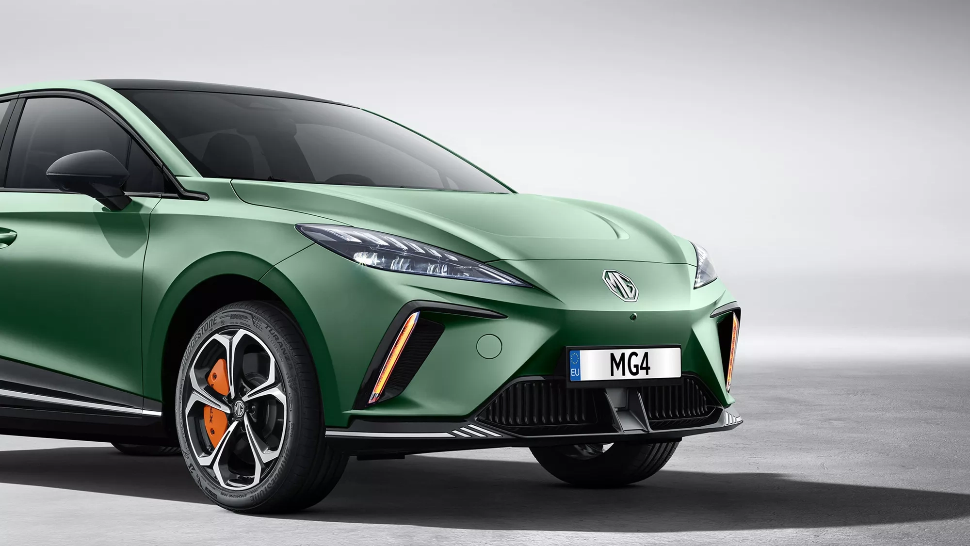 MG lanza en España el MG4 XPower con 435 CV y tracción total