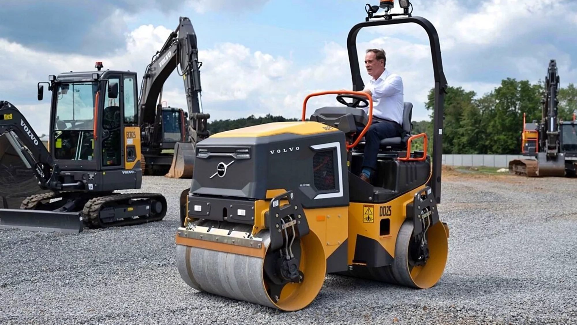 Volvo CE inicia la producción de la compactadora eléctrica DD25 en ...