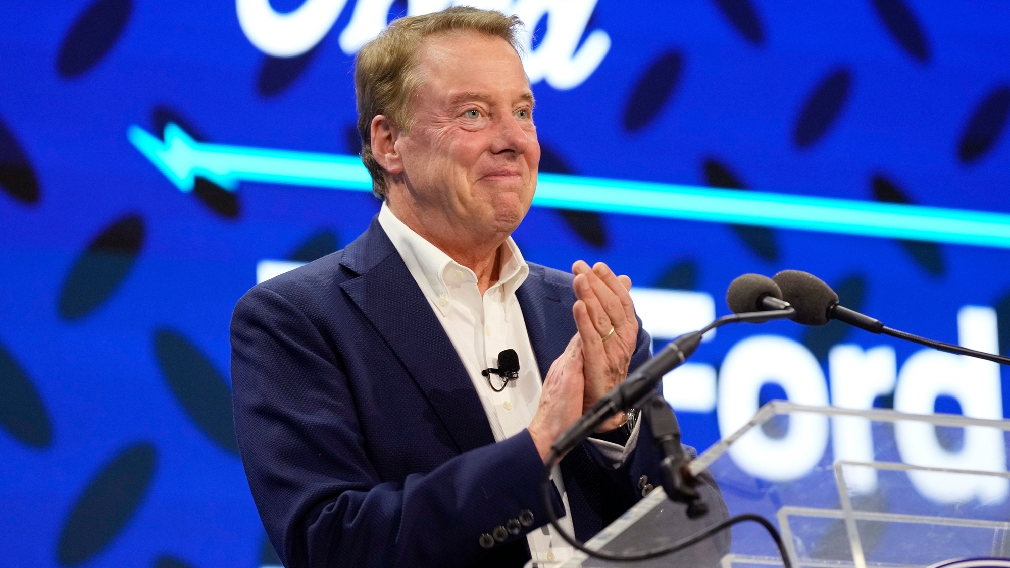 Bill Ford aborda la politización de los vehículos eléctricos en EE.UU.