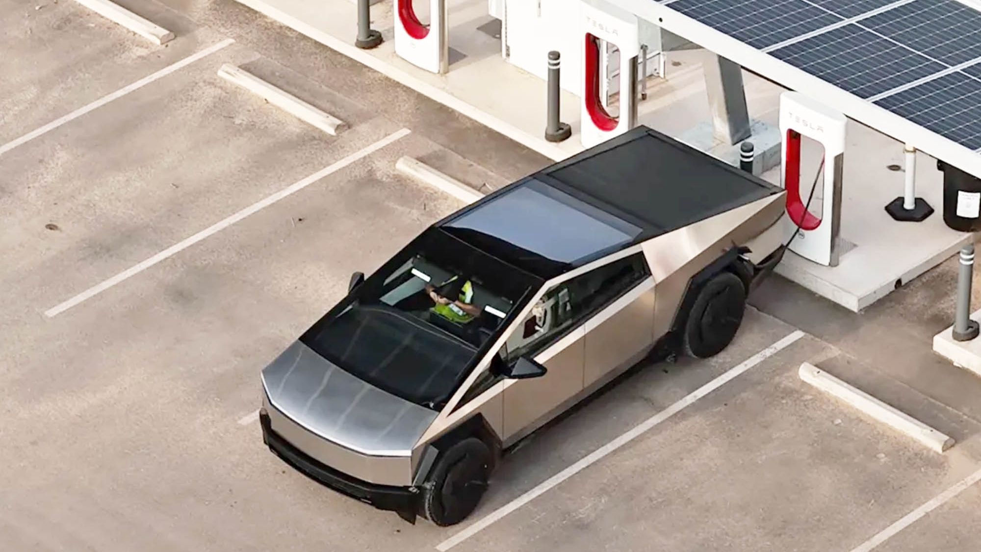 Tesla reinventa sus supercargadores para la llegada de la Cybertruck en ...