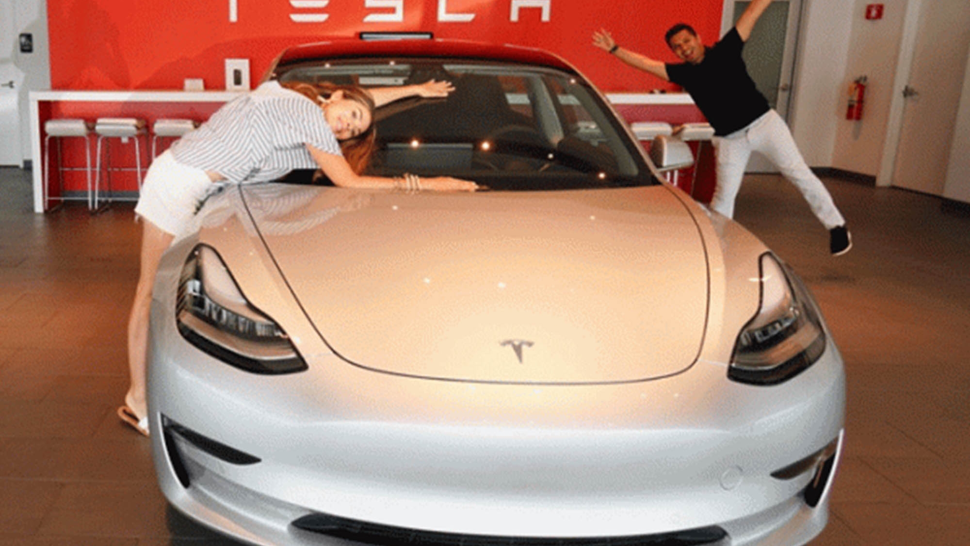 ¿Cuánto ha gastado y ahorrado Kim Java con su Tesla Model 3 tras ...