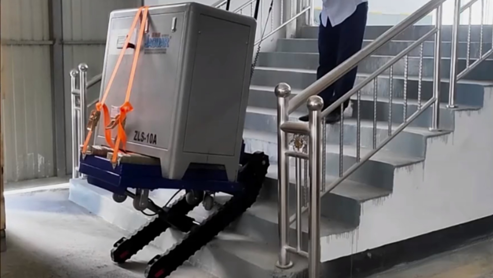 Montacargas eléctrico con ruedas tipo oruga para subir escaleras de ...