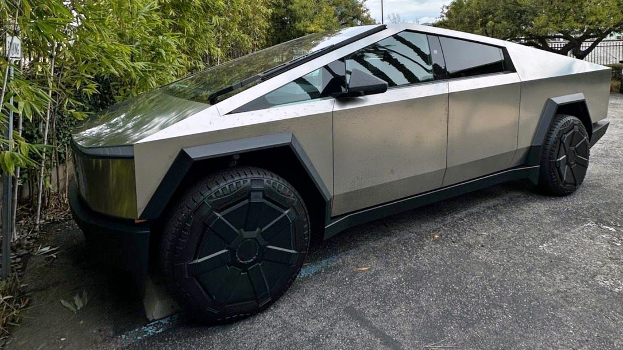 Tesla Cybertruck a la venta en Alemania por 485.000 euros, casi cinco ...