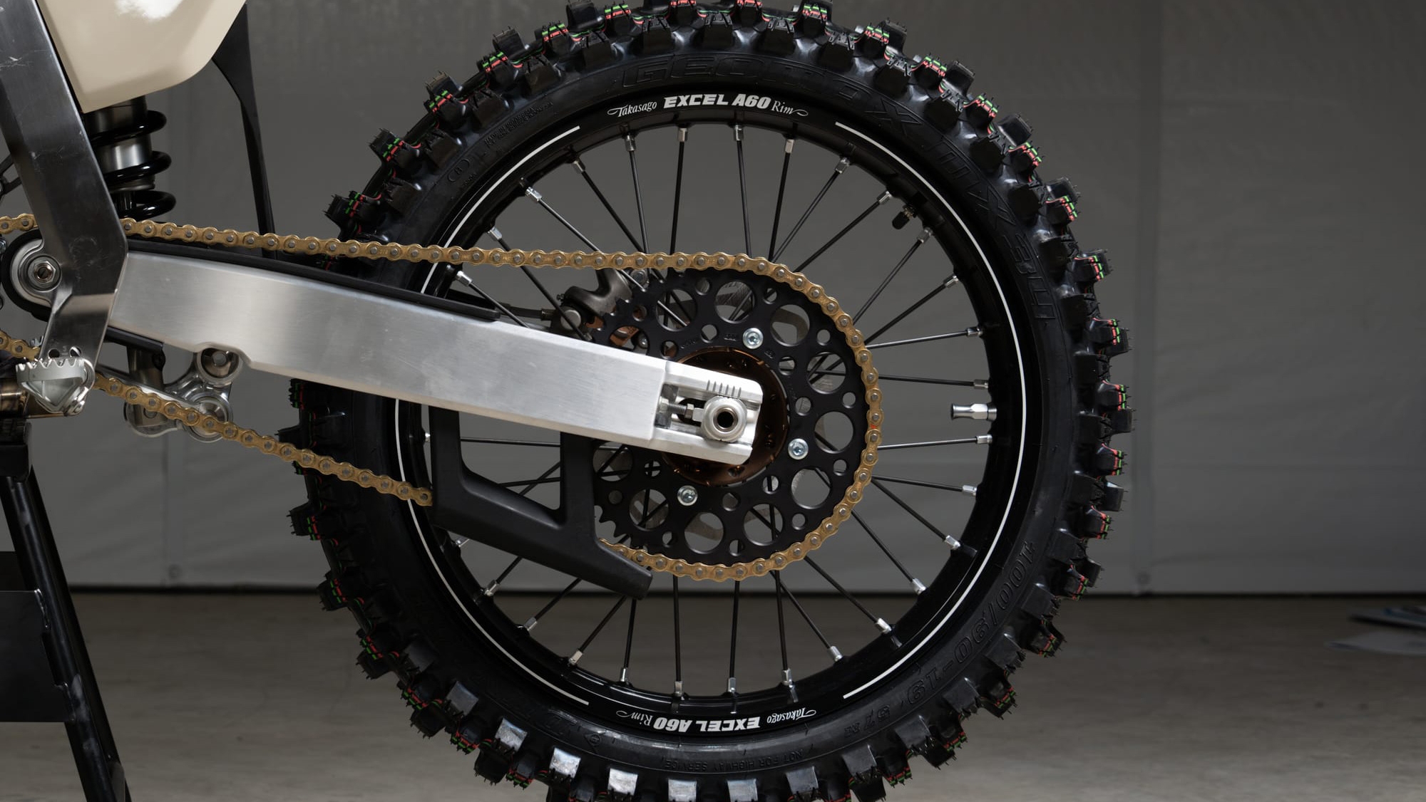 Fabricante Dust presenta la Alpha, su moto eléctrica de motocross con ...