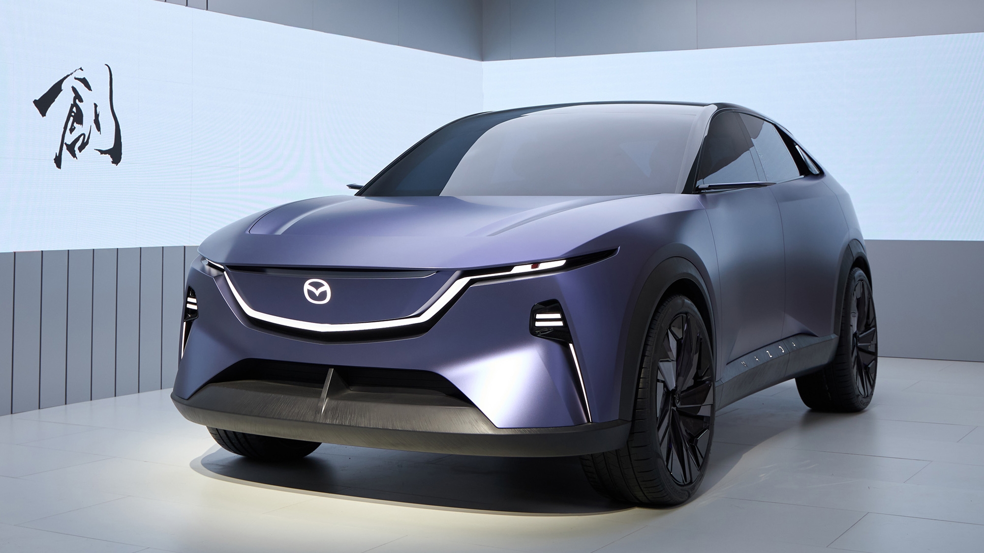 Mazda presenta en Beijing sus nuevos modelos eléctricos EZ-6 y Arata