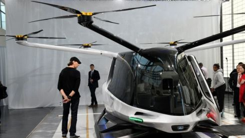 El avión eléctrico movido por hidrógeno de BMW se presenta en Los Ángeles
