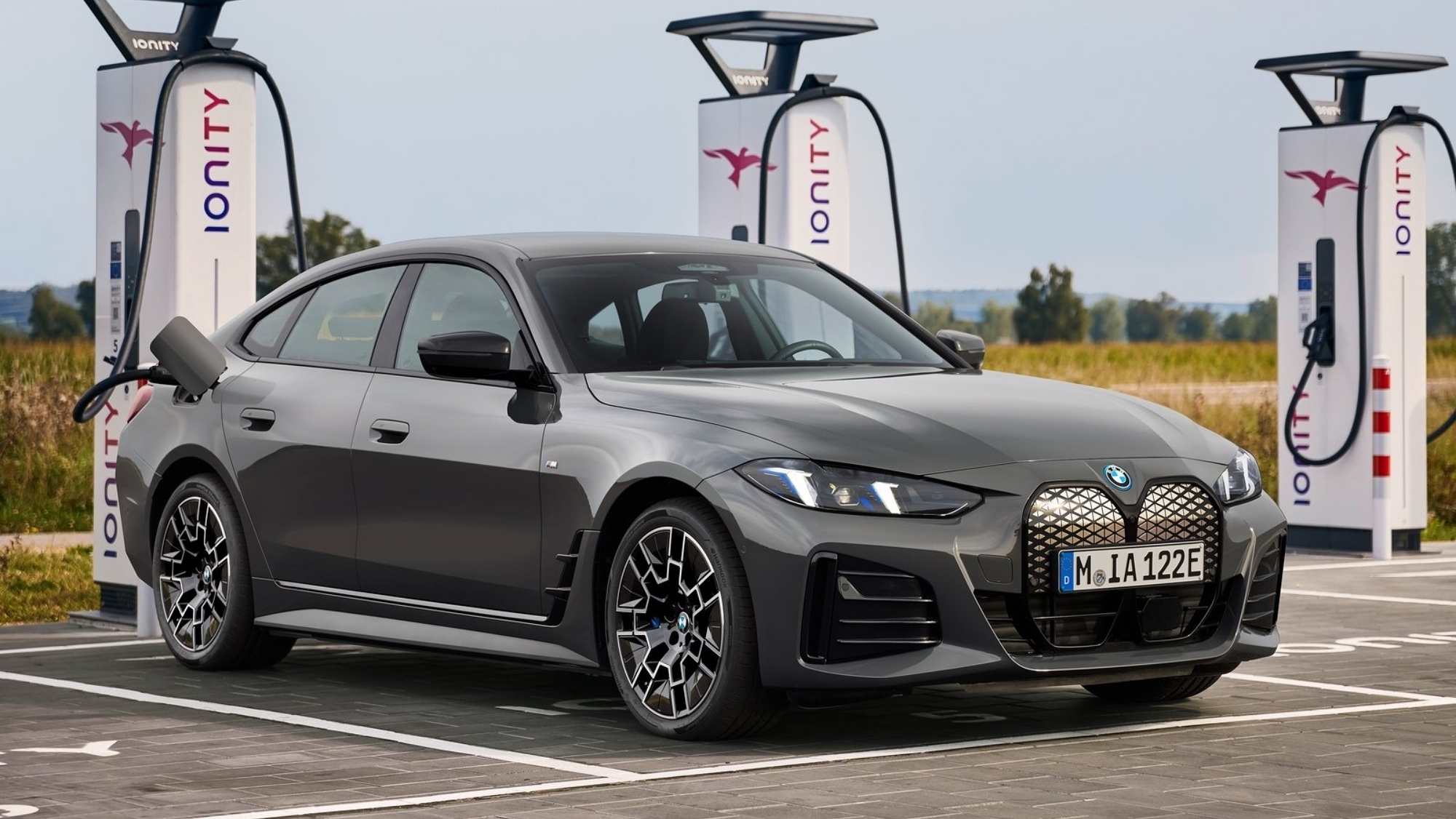 El nuevo BMW i4 ya está disponible en España con hasta 600 km de autonomía y un alto precio