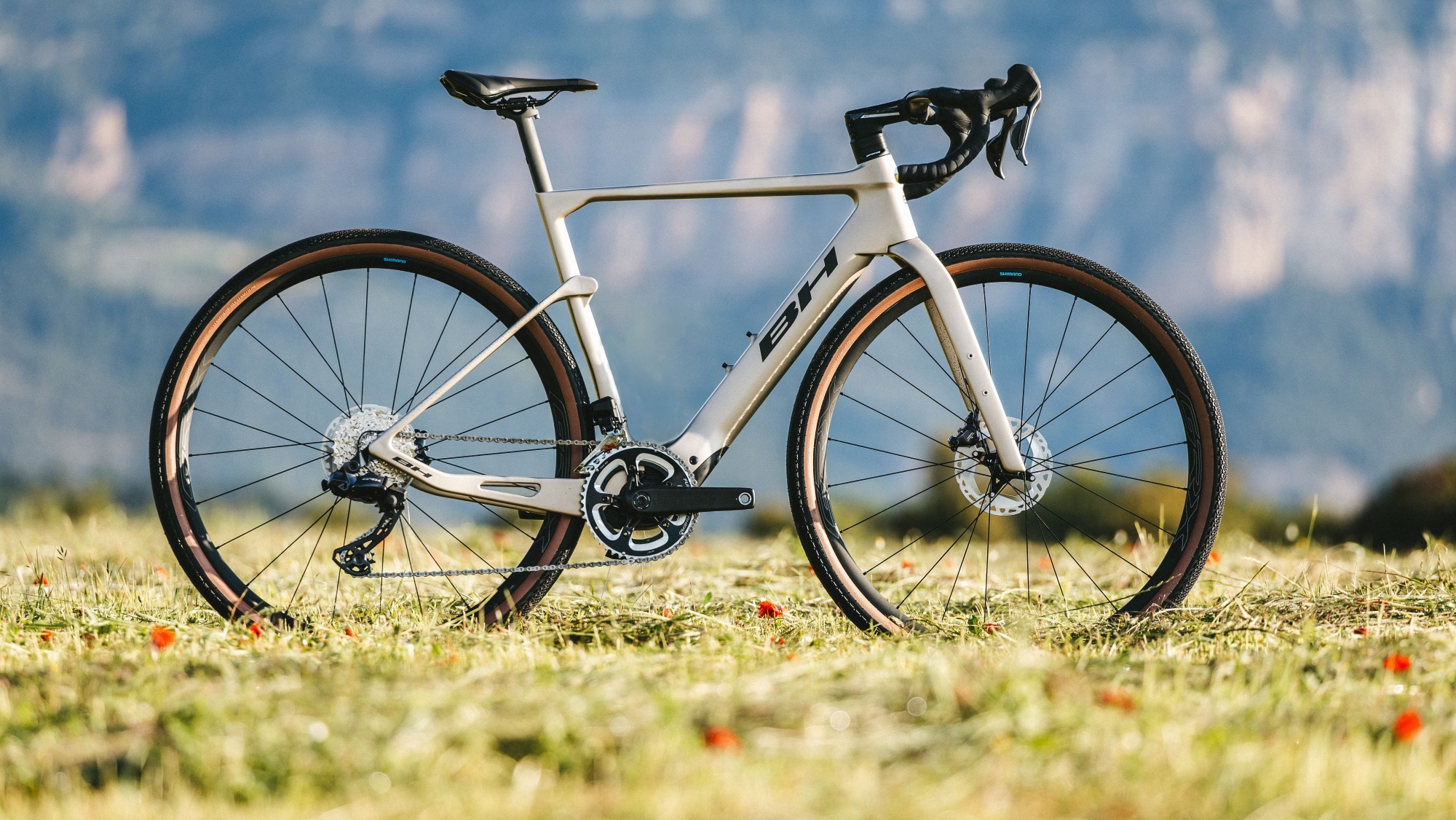 La nueva bicicleta eléctrica de gravel de BH estrena un exclusivo motor ...