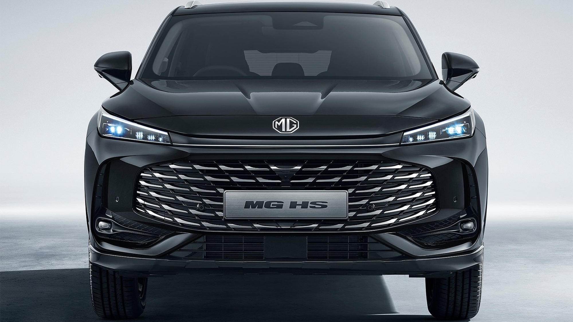 El nuevo MG HS híbrido enchufable llega con el doble de autonomía eléctrica y completamente renovado