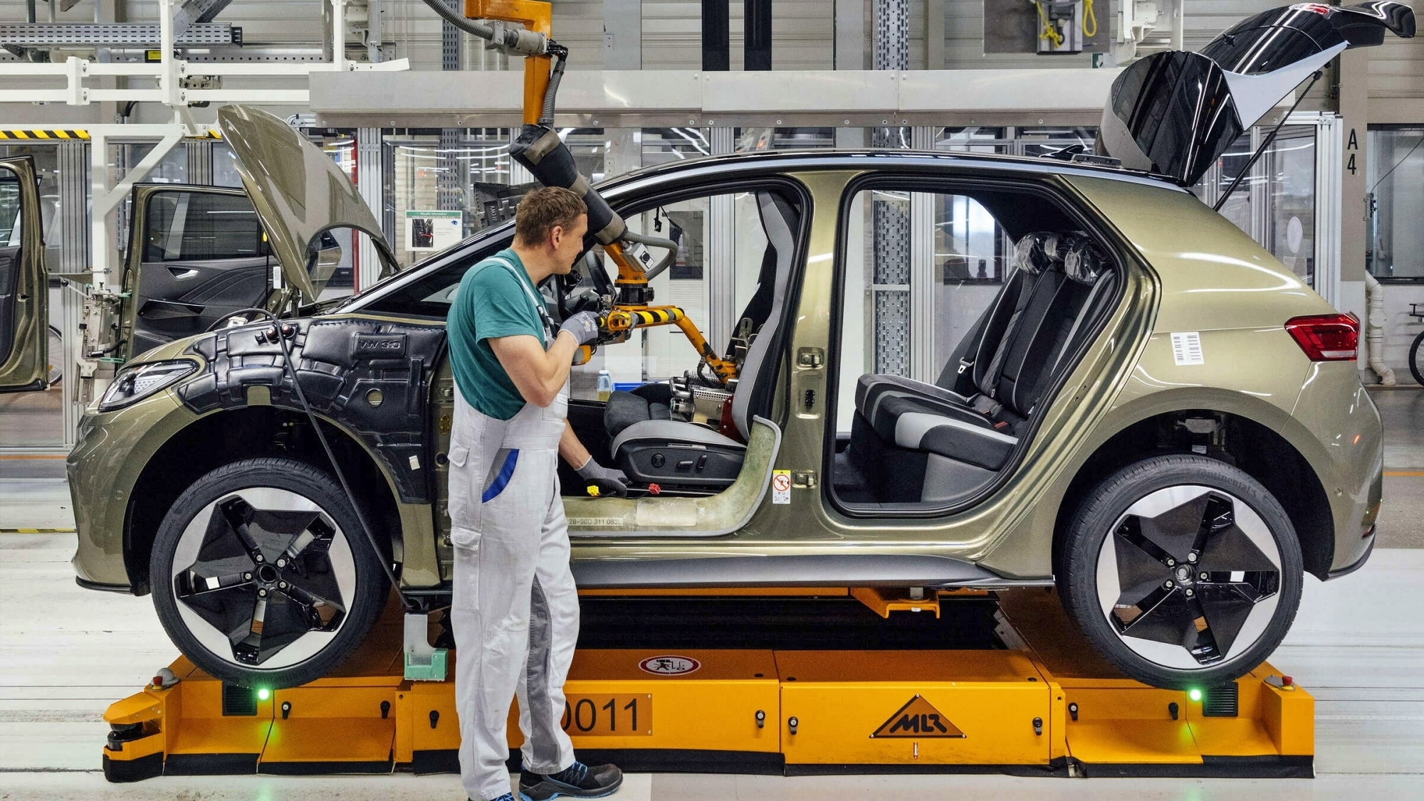 Expansión china y contracción europea transforman la industria automotriz