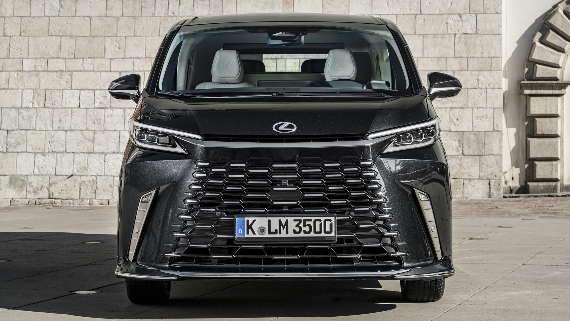 Lexus apuesta por diseños radicales en su nueva era de autos eléctricos