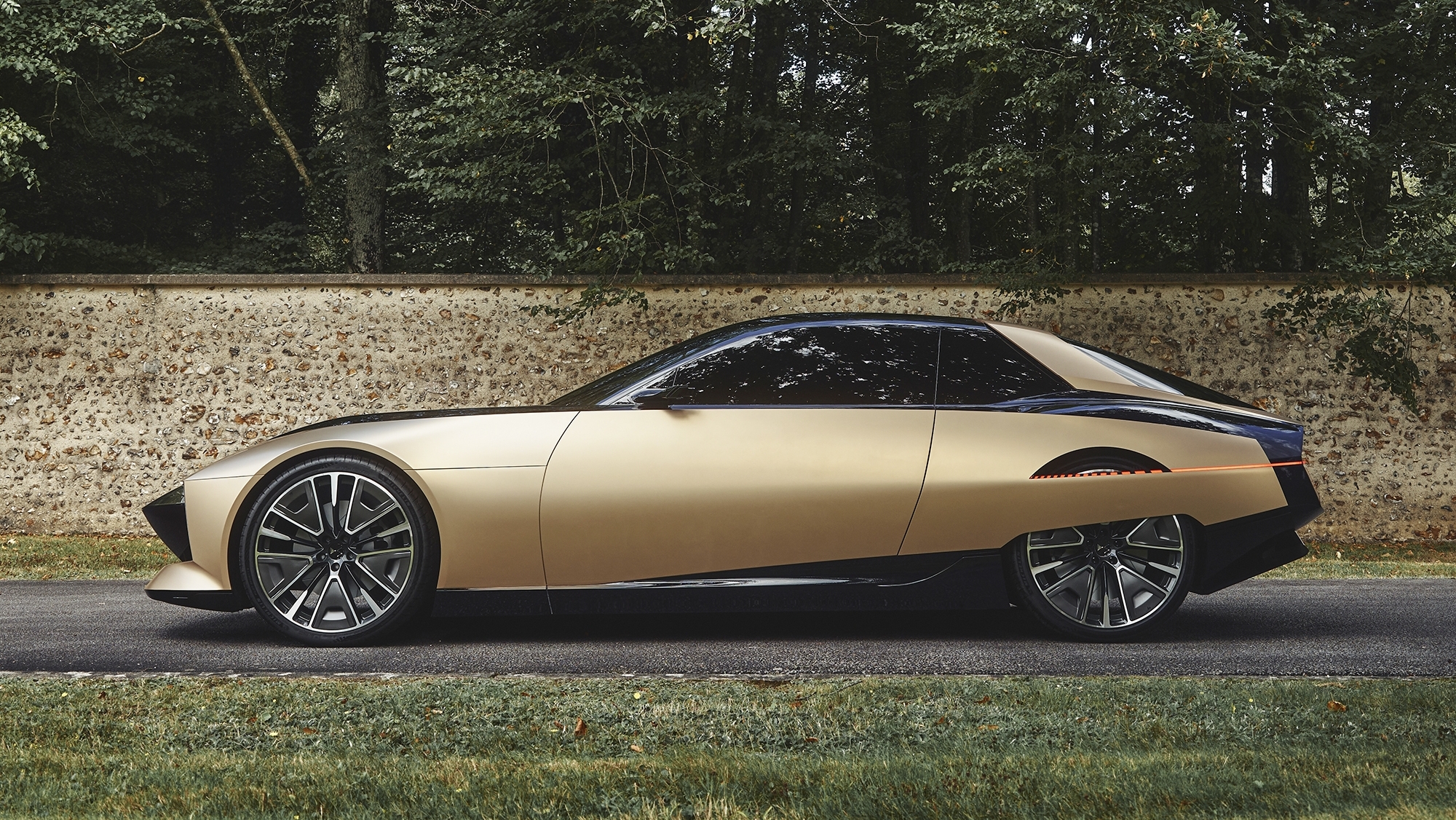 DS Automobiles celebra 10 años con el DS SM Tribute Concept eléctrico