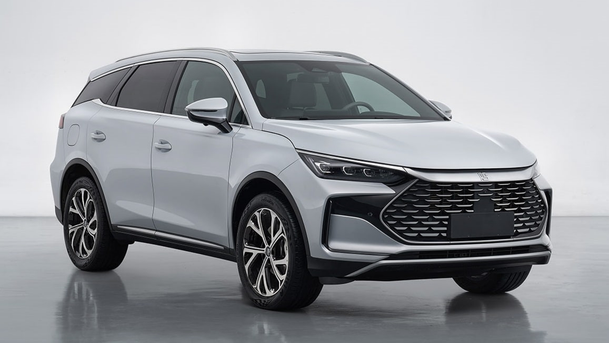 BYD Tang DM-i: Nuevo SUV híbrido aumenta opciones en Europa