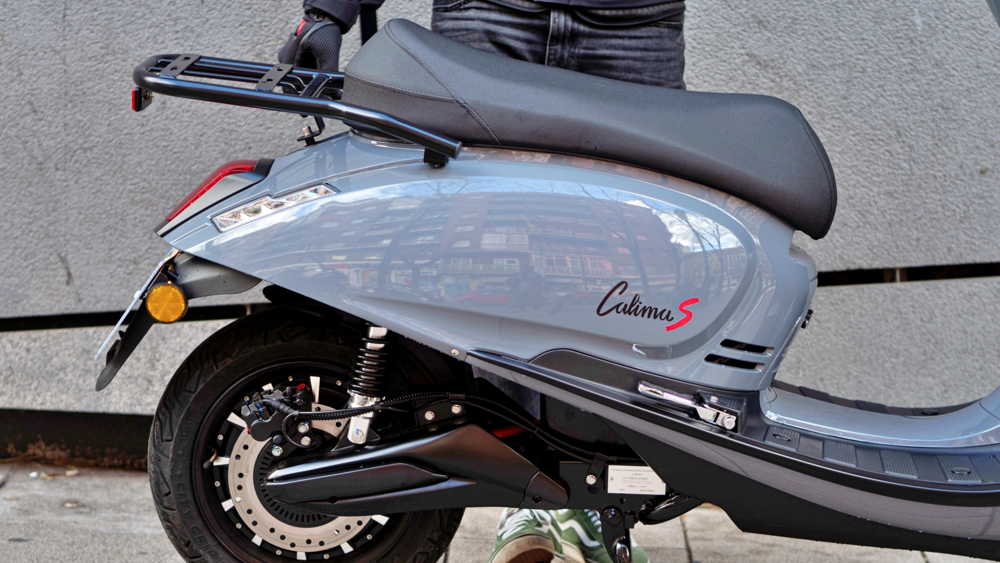 Velca presenta Calima S 2025: scooter eléctrica con ABS y 130 km de ...