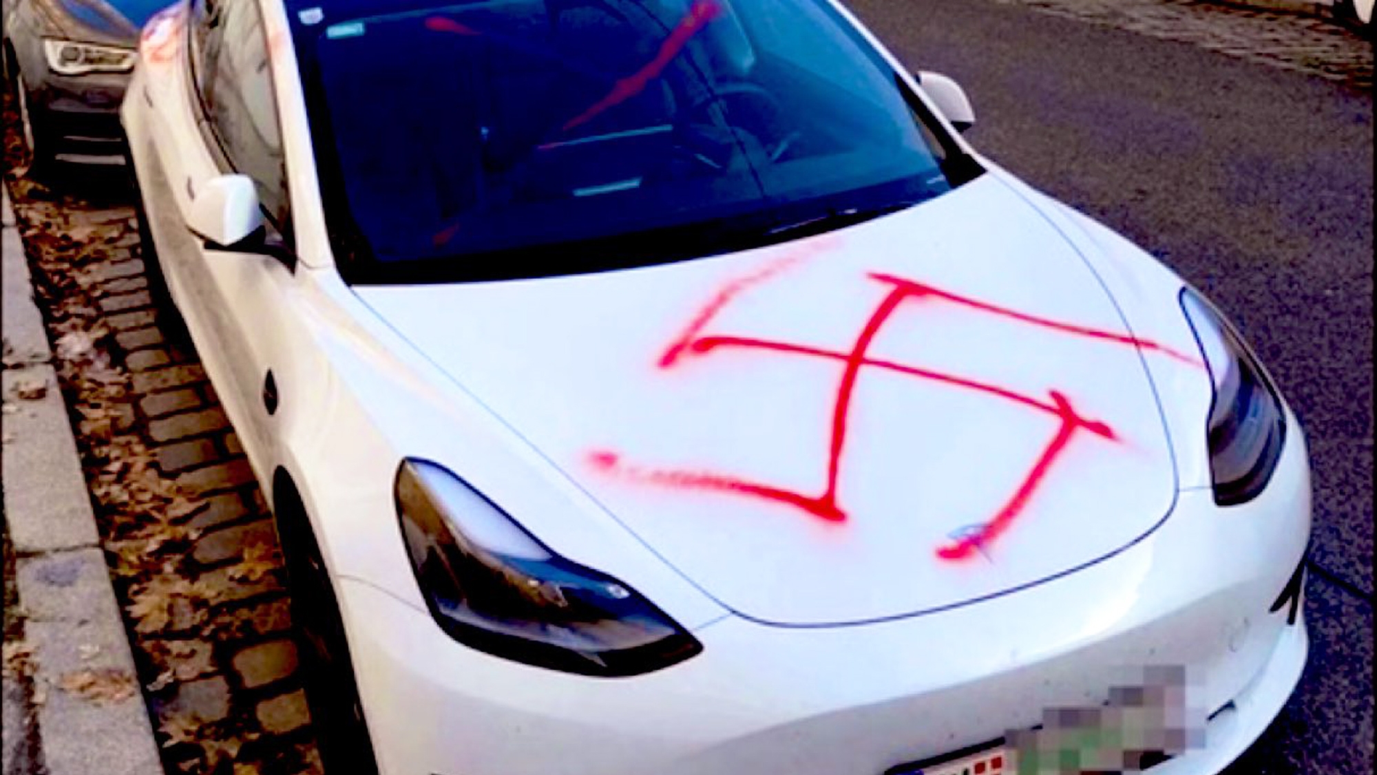 Clientes de Tesla sufren acoso y vandalismo tras polémica con Elon Musk