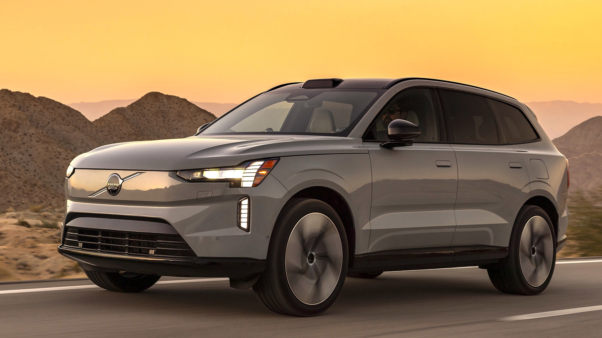 Volvo EX90: el SUV eléctrico mejorará su carga con una nueva arquitectura de 800V